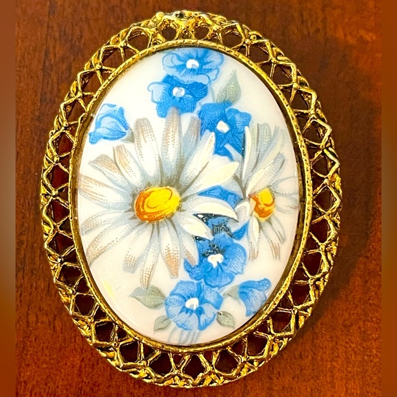 Vintage | Jewelry | Vintage Hand Painted Blue White Gold Tone Daisy ...